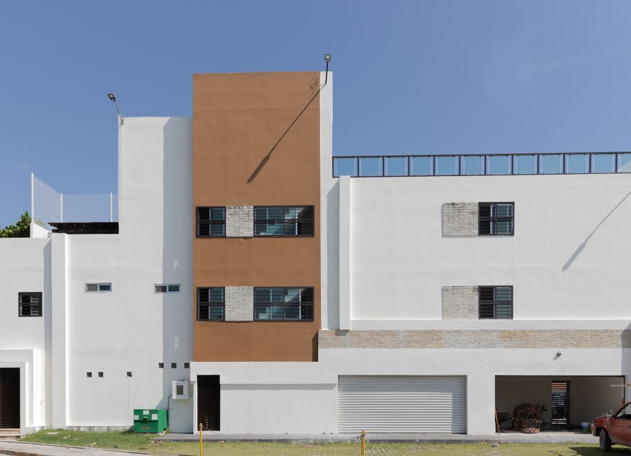 En venta Edificio de 5 departamentos 1 local comercial, Misión del Carmen, Solidaridad Quintana ...