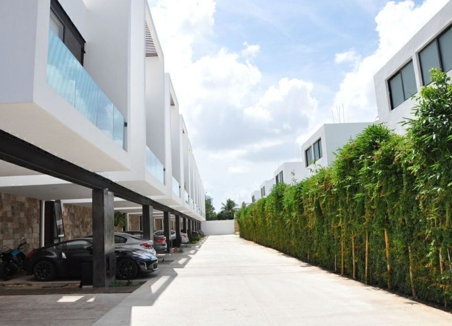 EN RENTA TOWNHOUSE CON ROOF TOP Y ALBERCA, SANTA GERTUDIS COPO . MÉRIDA | Lamudi.com.mx