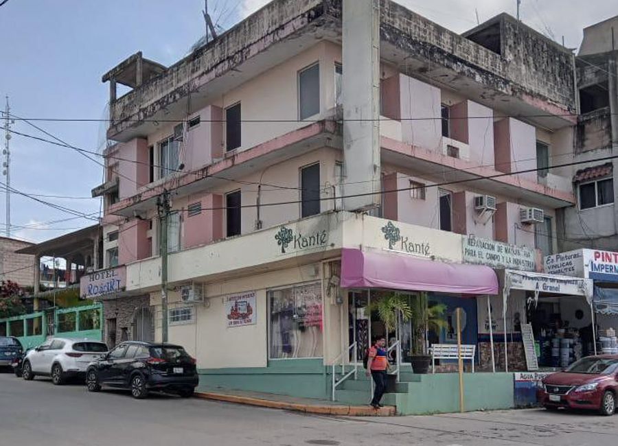 Renta de Edificio Comercial con 12 habitaciones en calle Porfirio Diaz, Col. Centro, Acayucan ...