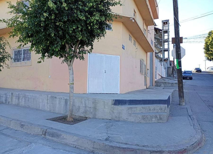 RENTA LOCAL EN ESQUINA. COLONIA ALTAMIRA | Lamudi.com.mx