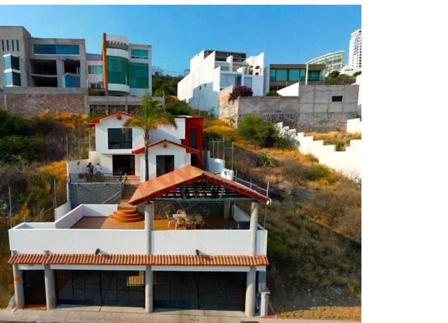 EXCLUSIVA RESIDENCIA EN VENTA ESTILO COLONIAL UBICADA EN BALCONES DEL ...