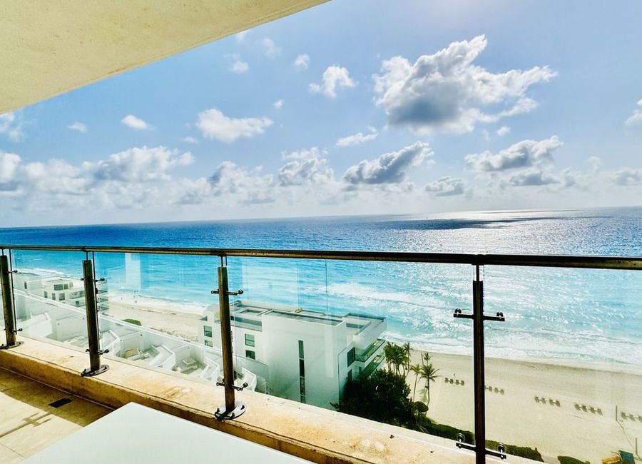 Departamento Esquinero de Lujo Frente al Mar en Venta en Emerald Cancún | Lamudi.com.mx