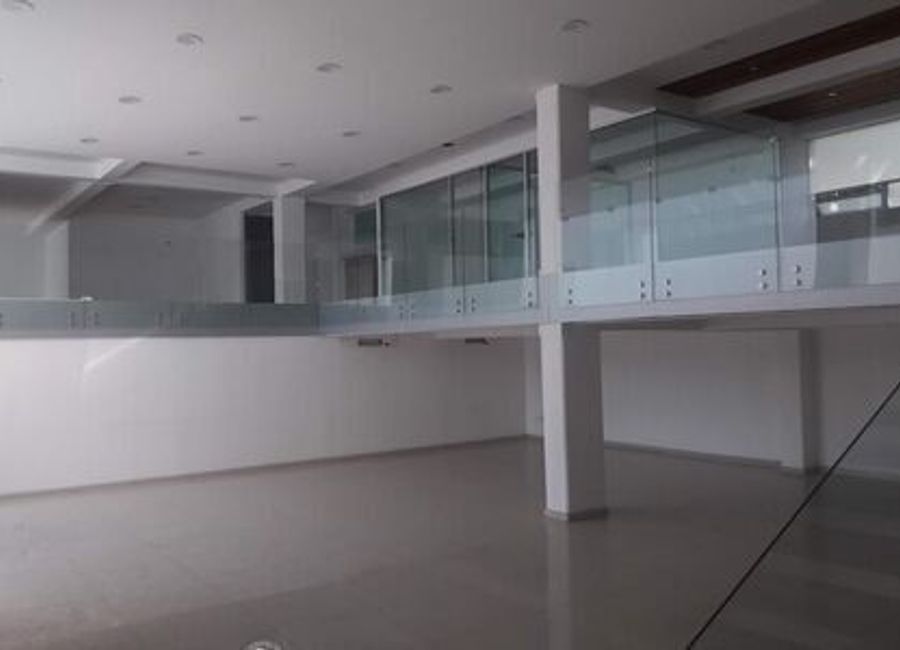 LOCAL EN RENTA EN INTERLOMAS, MAGNOCENTRO. | Lamudi.com.mx