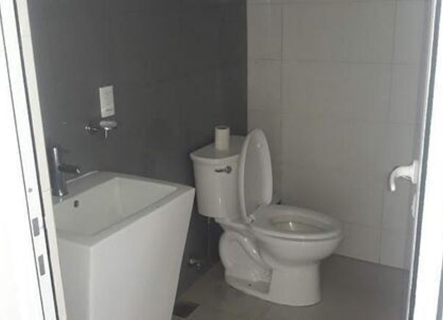 LOCAL EN RENTA EN INTERLOMAS, MAGNOCENTRO. | Lamudi.com.mx