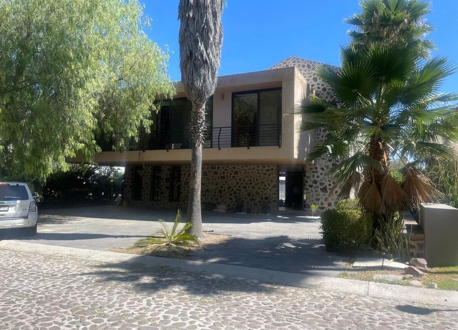 CASA EN RENTA O VENTA EN BALVANERA COUNTRY CLUB QUERETARO | Lamudi.com.mx