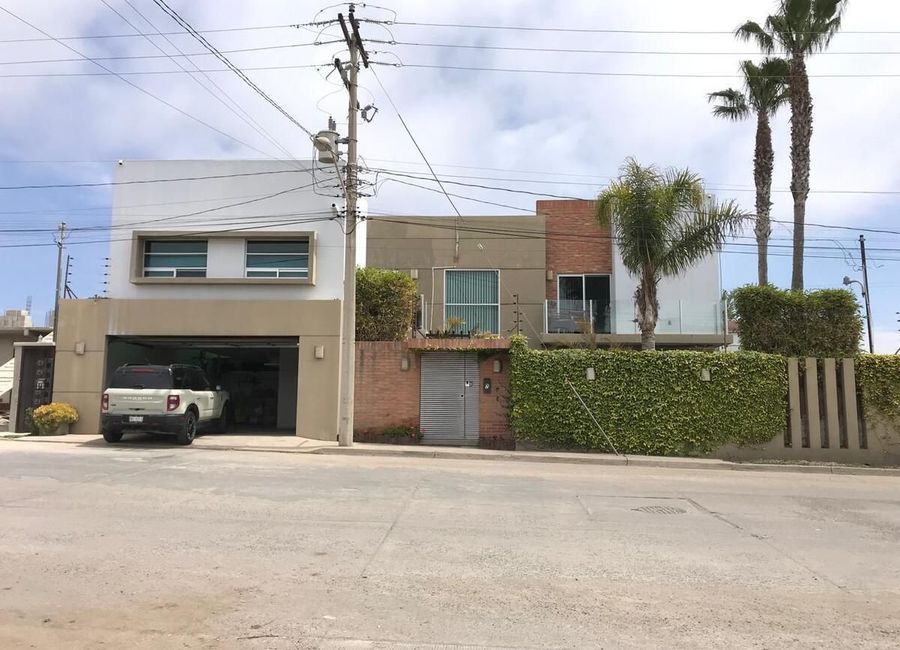 Home For Rent Blocks From The Beach | Lamudi.com.mx