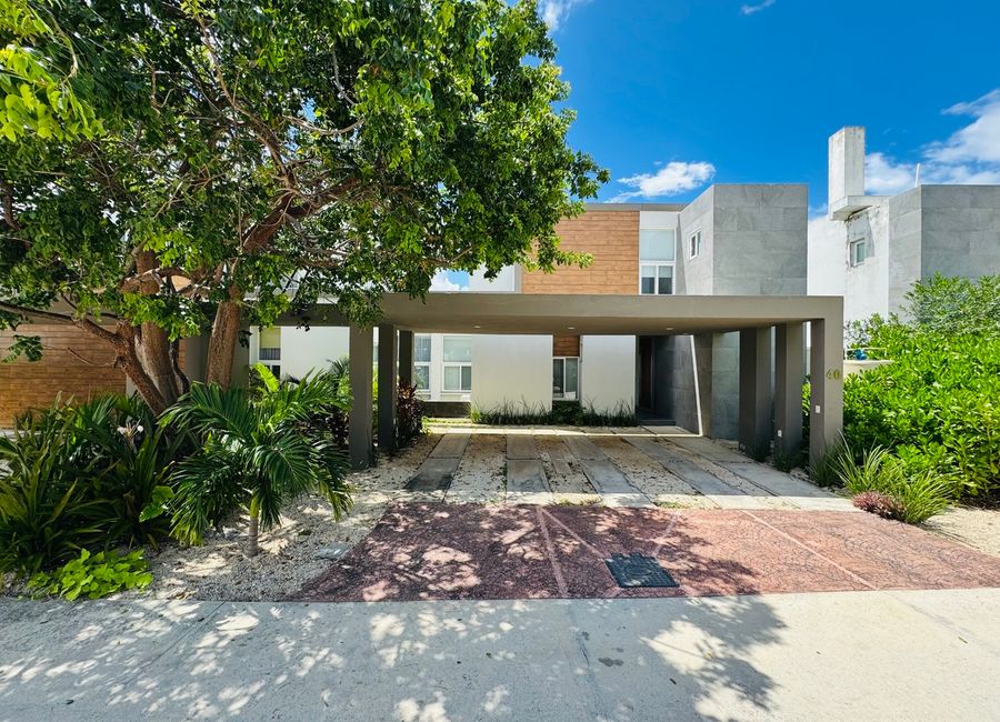 EN RENTA AMPLÍA Y MODERNA CASA CON ALBERCA EN ALTOZANO MERIDA NORTE ...