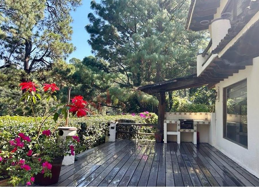 BAJO SU PRECIO!! CASA EN VENTA CON AMPLIA TERRAZA EN ESQUINA DE RUTA ...