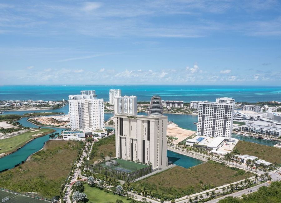Lujo en Puerto Cancún: Condo frente a Canal | Lamudi.com.mx