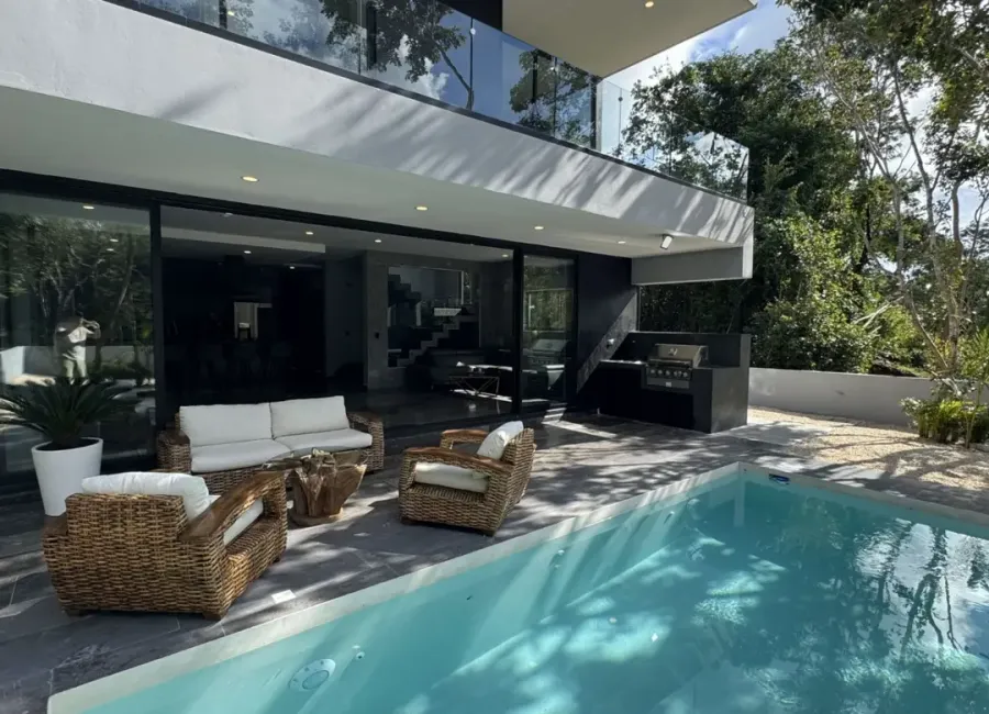 Casa con alberca privada, con club de playa y casa club, en venta, Xpu ...