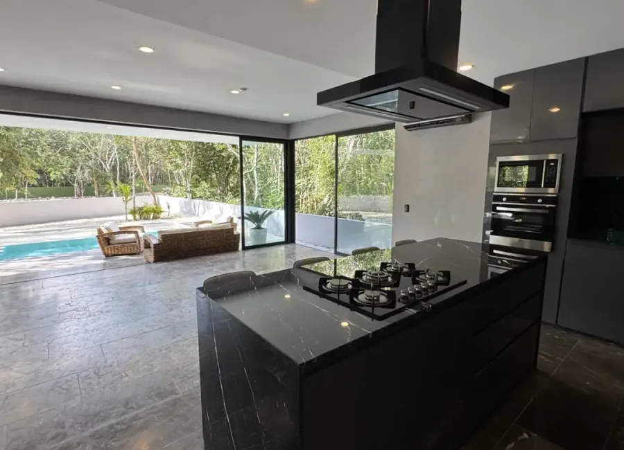 Casa con alberca privada, con club de playa y casa club, en venta, Xpu ...