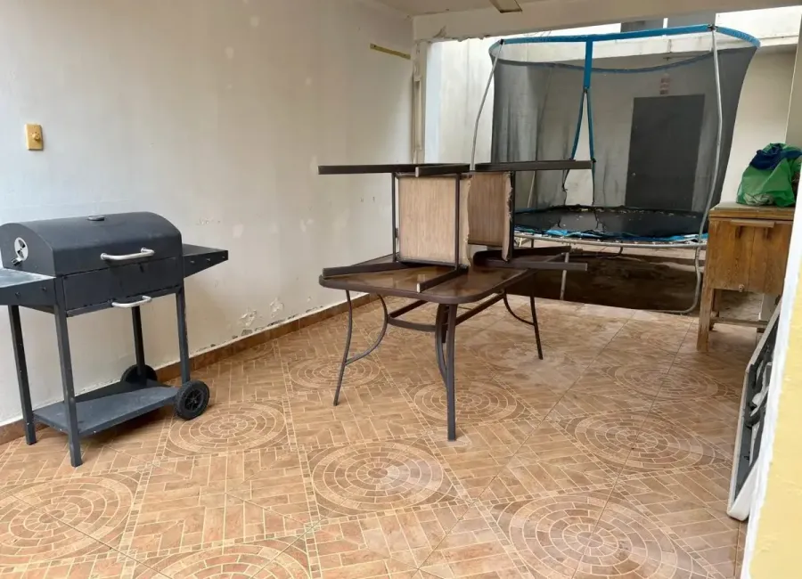 casa en venta con alberca y departamento independiente | Lamudi.com.mx