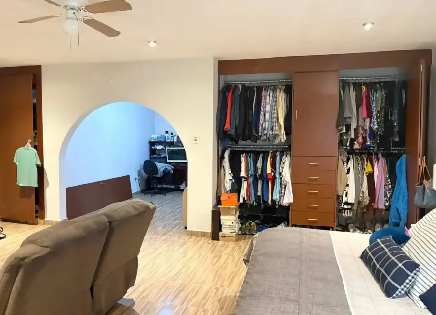 casa en venta con alberca y departamento independiente | Lamudi.com.mx