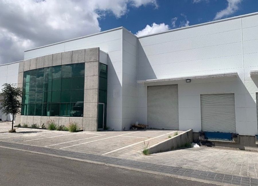 BODEGA EN RENTA junto Autopista Qro-Mex con andene autonivelable y ...