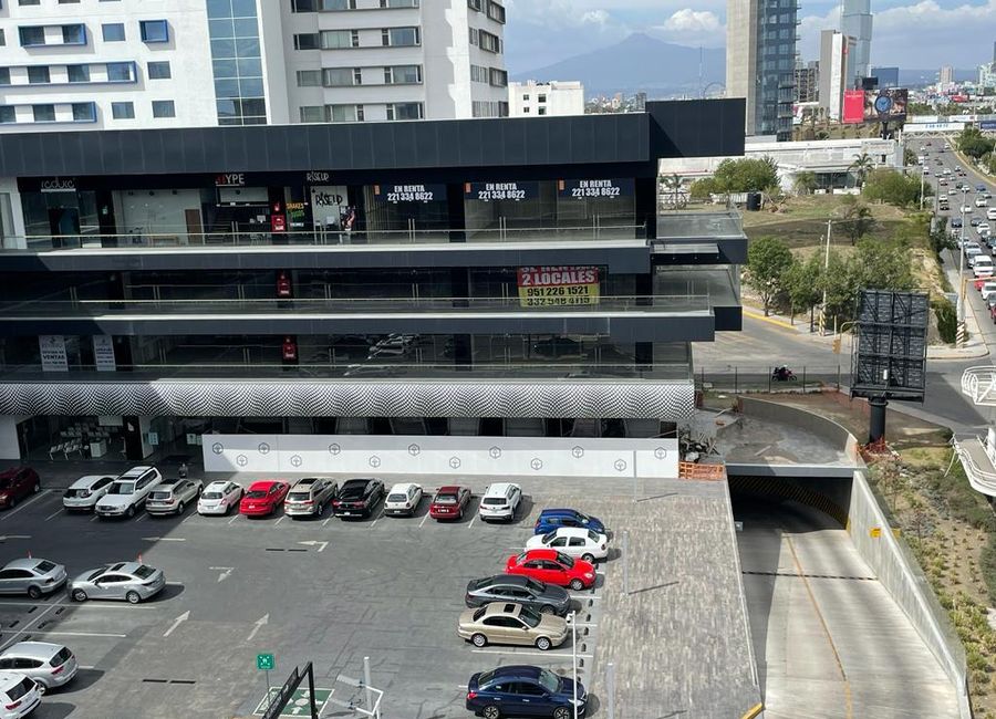 LOCAL COMERCIAL DOBLE ALTURA UBICADISIMO CON VISTA A LA ATLIXCAYOTL ...