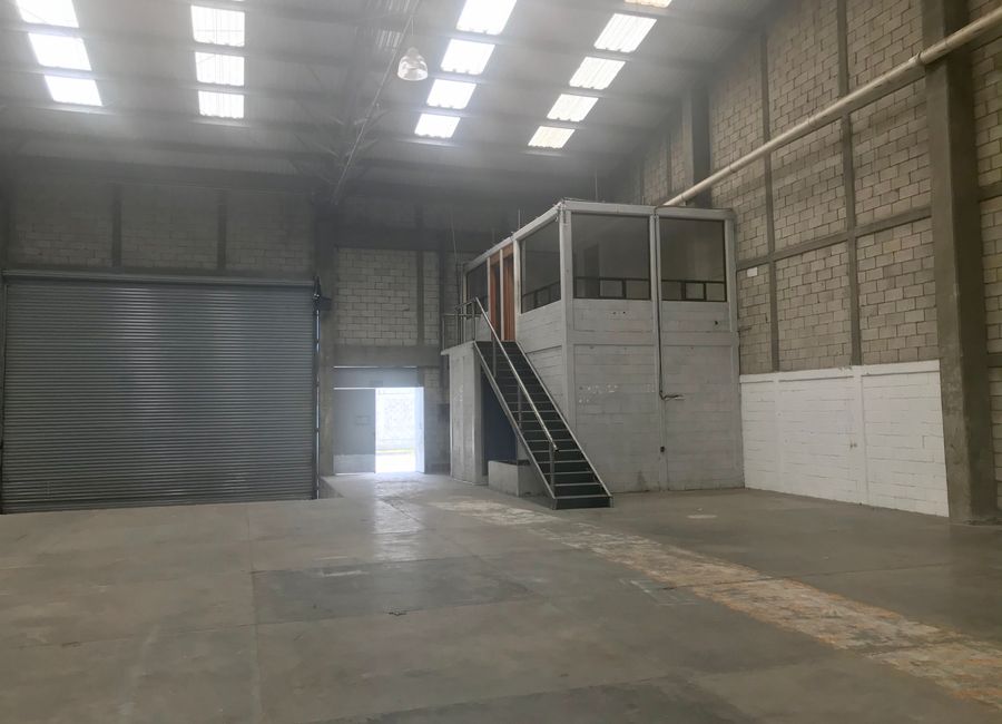 Renta de Bodegas Industriales excelente ubicación B. Aeropuerto Int. Toluca | Lamudi.com.mx