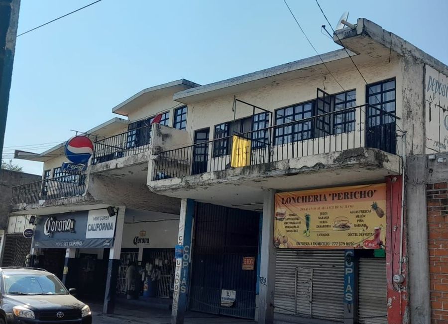 Edificio comercial con locales y departamentos en venta en Cuernavaca | Lamudi.com.mx