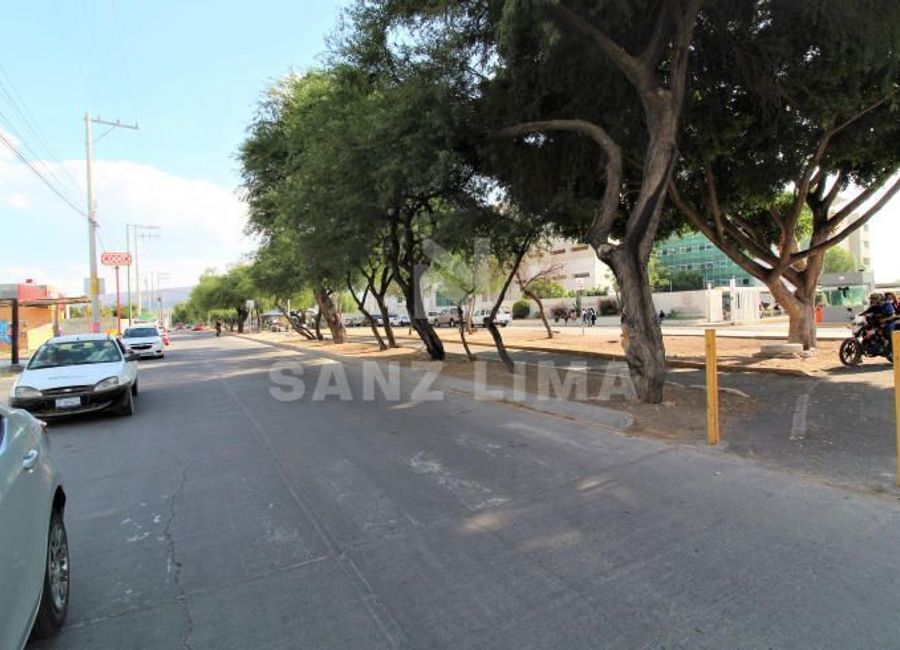 SANTA MARIA DEL REFUGIO: ESPLENDIDO TERRENO USO COMERCIAL, CON GRAN ...