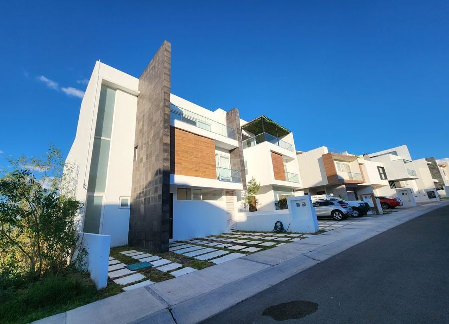Renta de casa en Zibata con espacios amplios y el jardín ideal | Lamudi ...