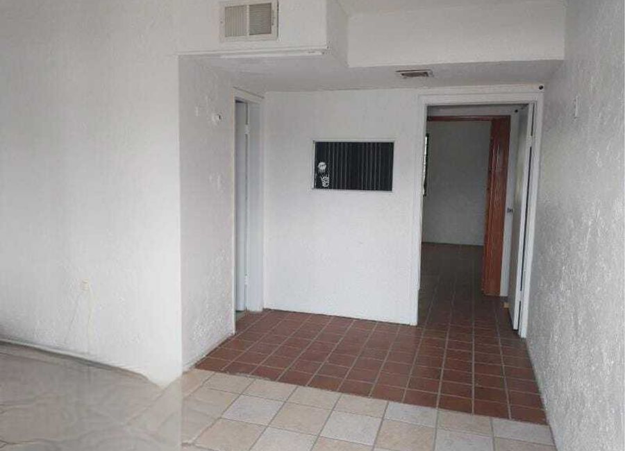 SE VENDEN LOCALES COMERCIALES POR LA JOSE BORUNDA, MUY CENTRICOS ...