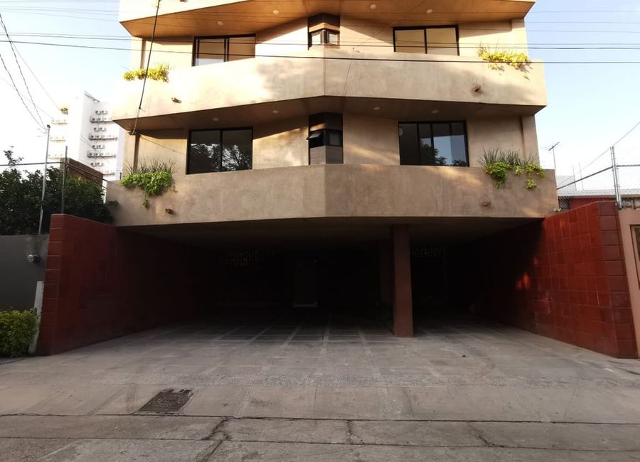 EDIFICIO EN VENTA. Jardines del Bosque | Lamudi.com.mx