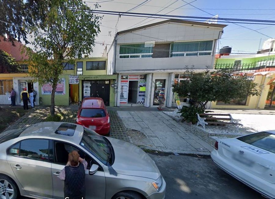 CASA EN REMATE HIPOTECARIO, TIENE 2 LOCALES COMERCIALES. IZCALLI IPIEM ...