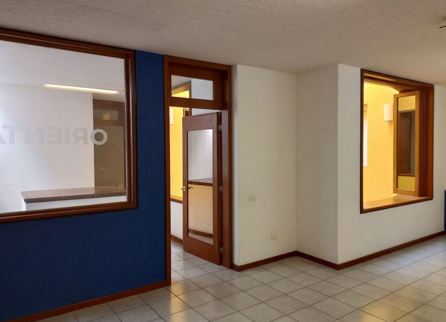 Venta de Edificio en Bernardo Quintana, frente al HEB. | Lamudi.com.mx