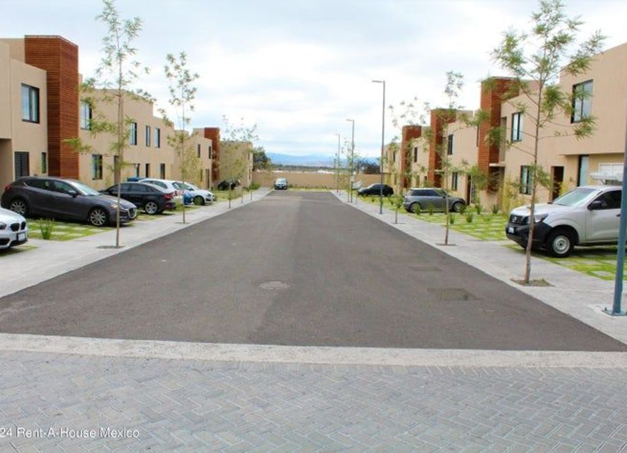 Casa en renta ubicada frente al lago en el fraccionamiento Zakia ...