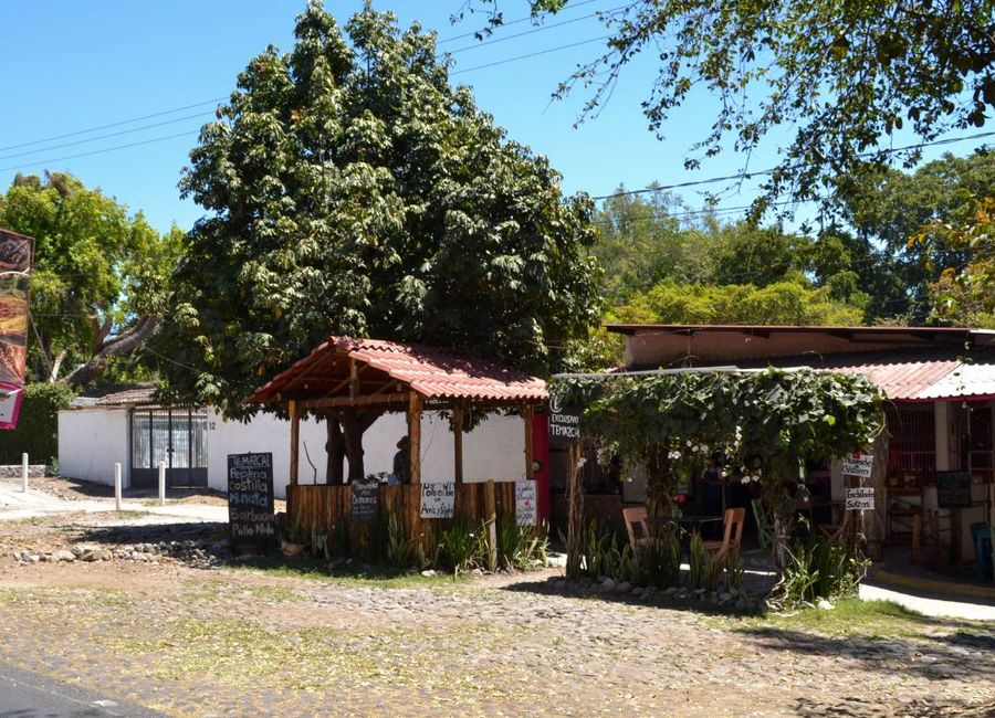 VENTA DE RESTAURANTE A PIE DE CARRETERA COMALA-SÚCHITLAN | Lamudi.com.mx