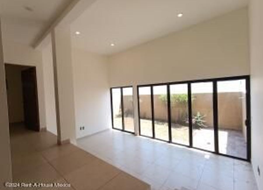 VENTA. Casa roof, sotano, cuarto de servicio, area de TV, 3 recamaras ...