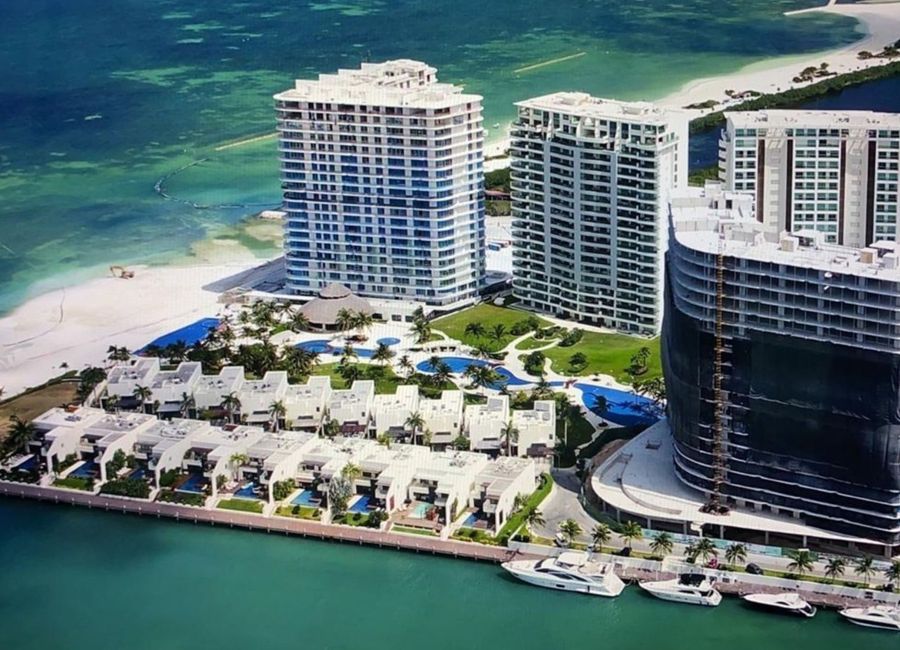 Departamento de lujo, vista al mar, club de playa, campo de golf, Puerto Cancún | Lamudi.com.mx