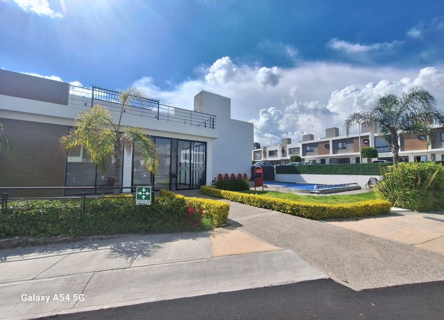 Renta casa Zakia Queretaro frente al Refugio Arenza ef | Lamudi.com.mx