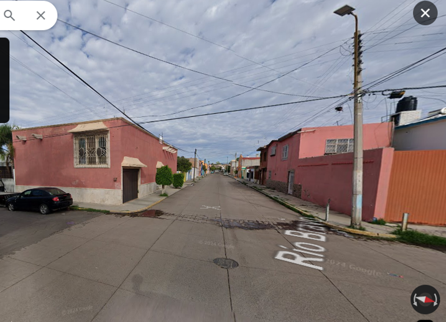 Casa ubicada en colonia Valle del Sur con 6 Recamaras y 240m2, entre Av ...