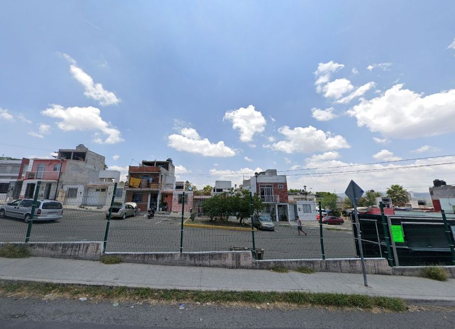 CASA EN VENTA OPORTUNIDAD REMATE BANCARIO EDUARDO LOARCA CASTILLO ...