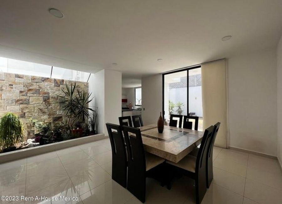 Casa con estudio, sala de TV, 3 recámaras, cuarto de servicio. VENTA ...