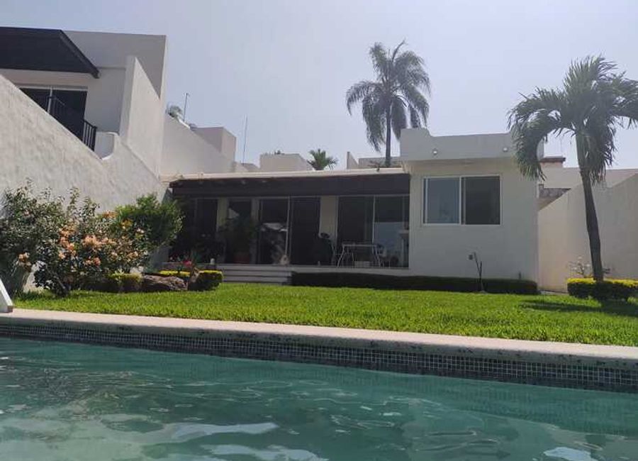 RENTA CASA EN PRIVADA CON TERRAZA Y ALBERCA EN DELCIAS CUERNAVACA CAS_5061 CM | Lamudi.com.mx
