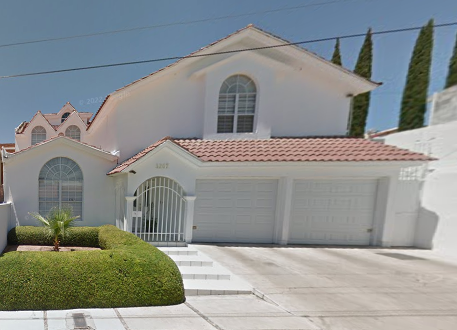 PRECIOSA CASA EN REMATE EN LA SALLE, CAMPESTRE LOMAS, CHIHUAHUA, CHIH. | Lamudi.com.mx