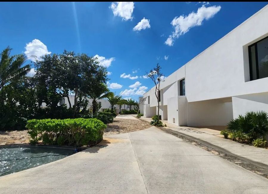 RENTA CASA DE TRES RECÁMARAS DENTRO DE PRIVADA EN CHOLUL, MÉRIDA. | Lamudi.com.mx