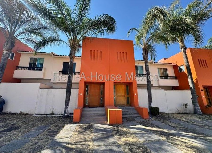 Vendo casa en juriquilla con inmejorable ubicacion 3 recamaras 3 baños 2 coches | Lamudi.com.mx
