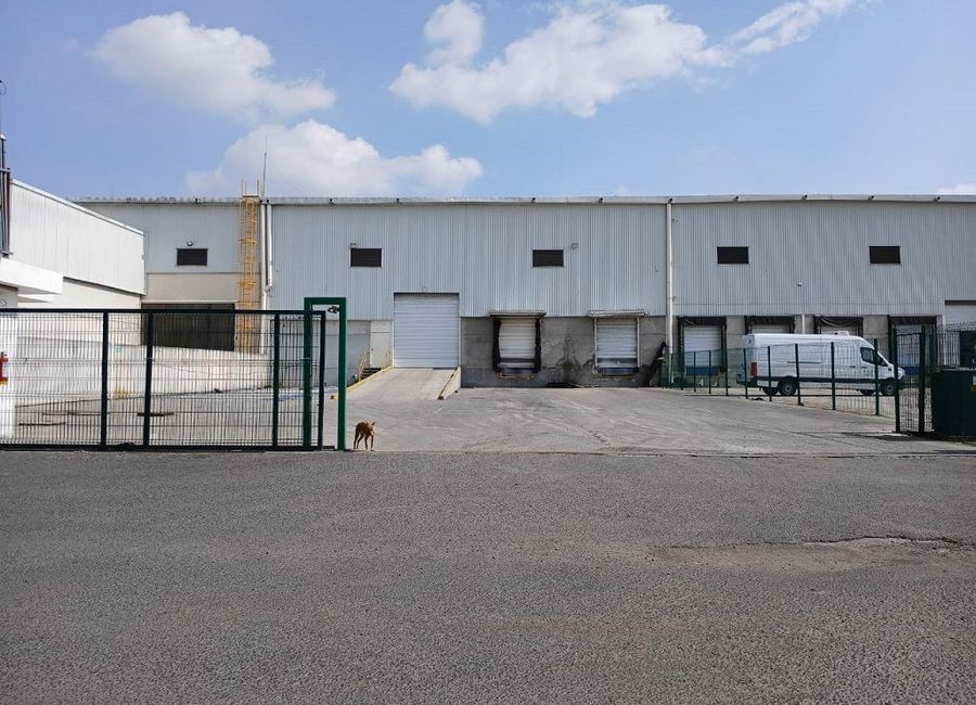 Renta Nave Industrial (Bodega) con Andenes de 2540m2 atrás Volkswagen ...