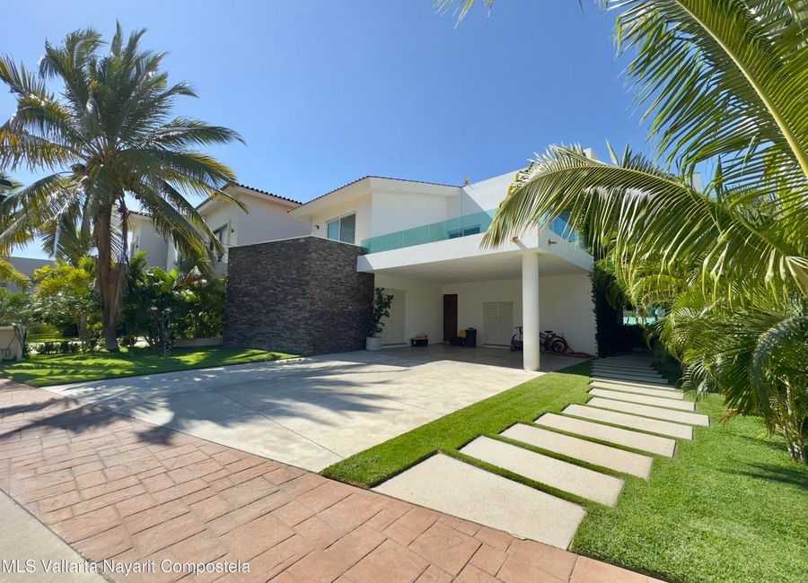 Casa Moderna con 4 Recámaras y Jacuzzi Privado en Exclusivo Desarrollo ...