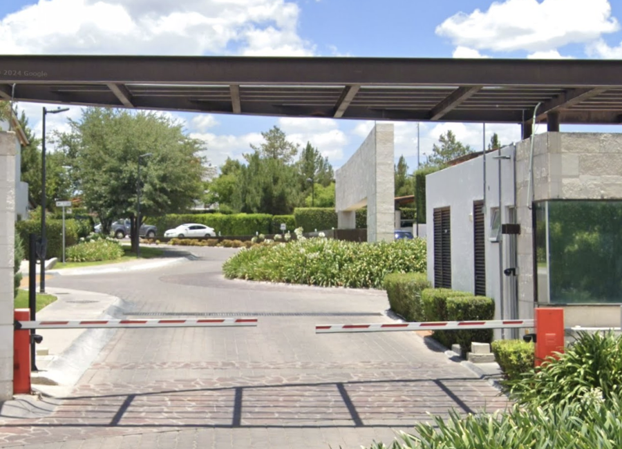 EDIFICIO COORPORATIVO EN VENTA. SANTIAGO DE QUERETARO, QRO. REMATE BANCARIO. | Lamudi.com.mx