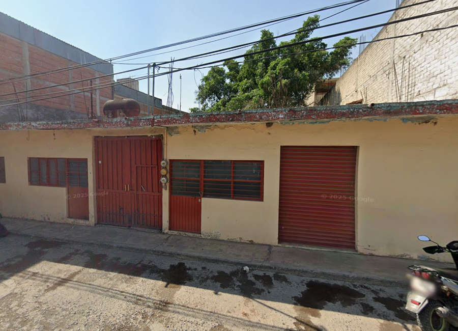 Live the experience of buying smart!! Sale of house with commercial ...