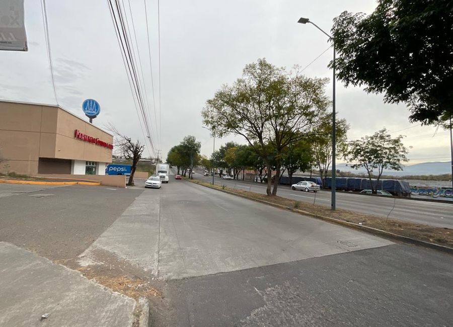 VENTA DE TERRENO SOBRE AVENIDA COMERCIAL EN SALIDA QUIROGA | Lamudi.com.mx