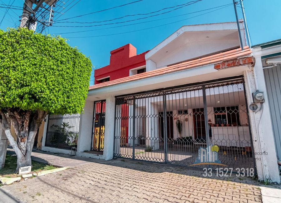 Casa En Venta Con Amplio Terreno Y Jardin Cerca De La Expo Guadalajara
