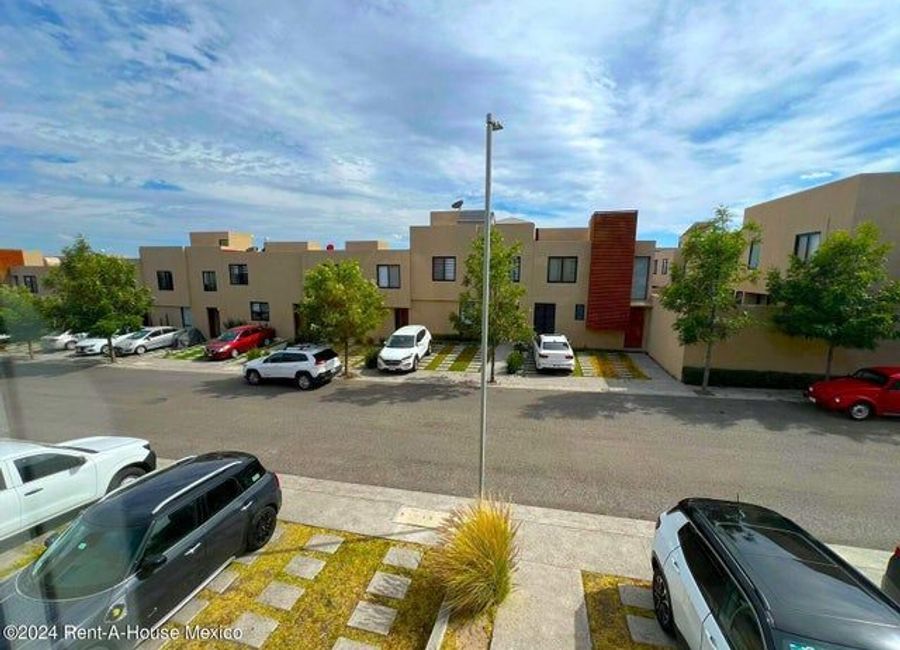 Casa en renta ubicada frente al lago en el fraccionamiento Zakia ...